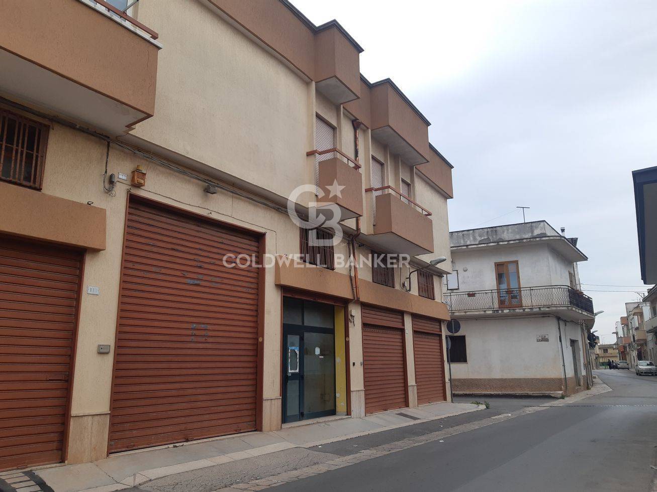 Locale commerciale con laboratorio in Vendita