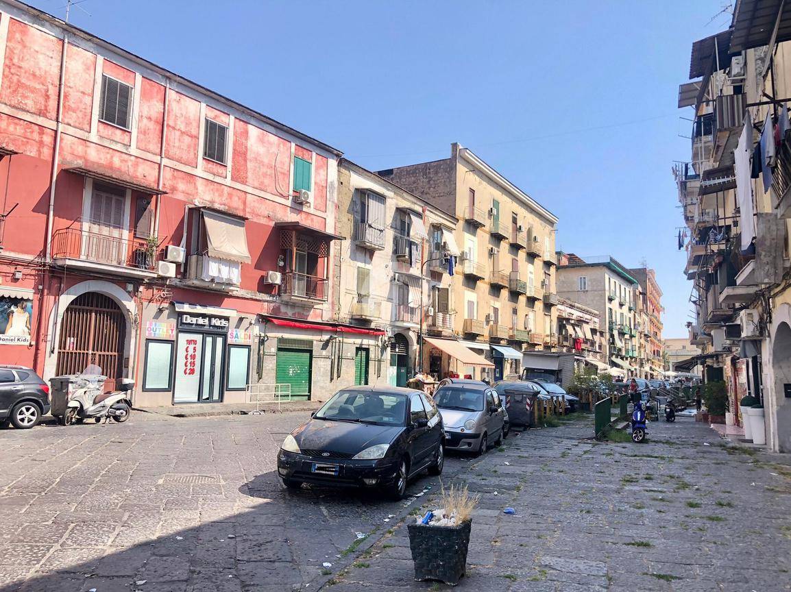 Locale commerciale in Vendita