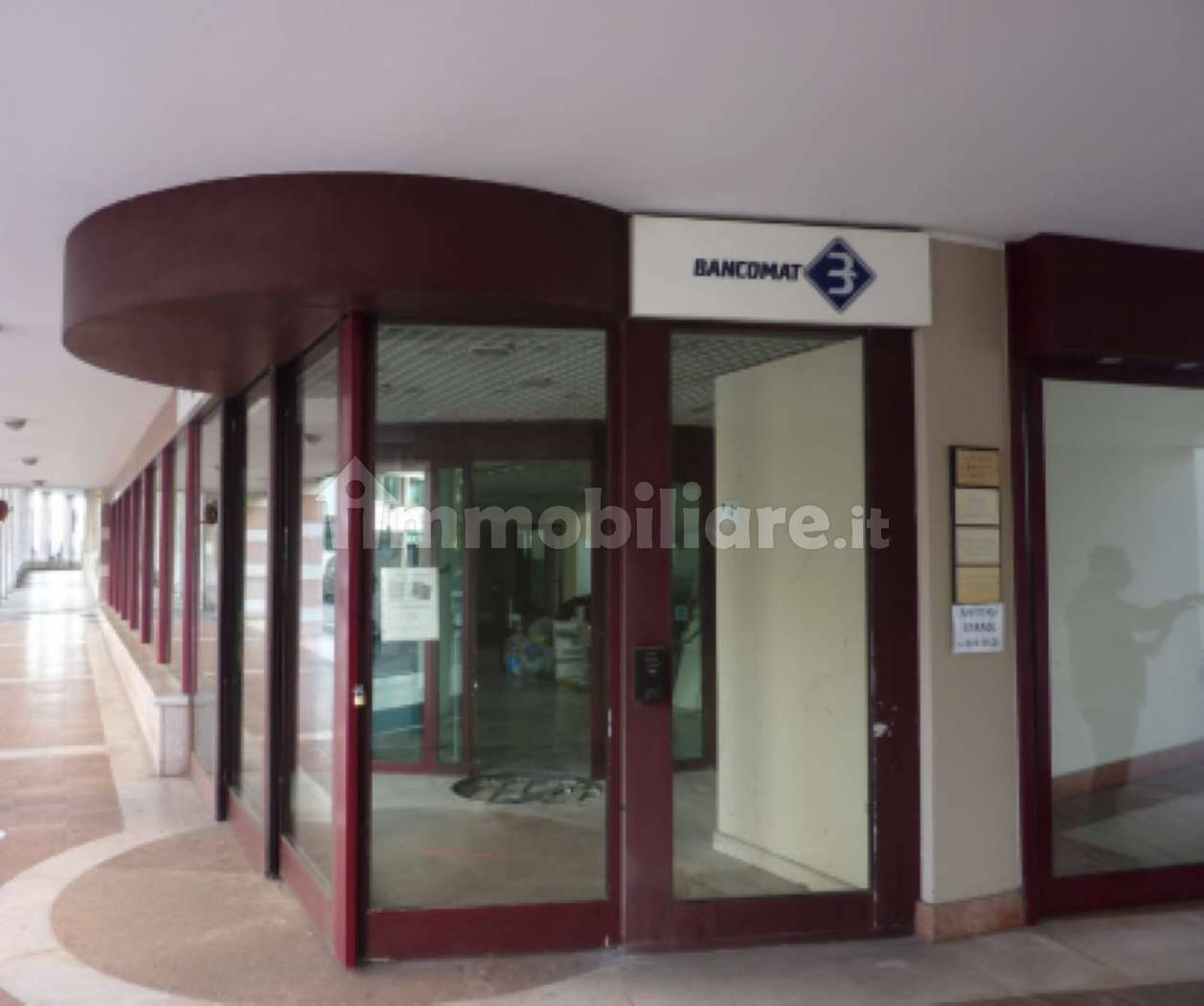 Locale commerciale in Vendita