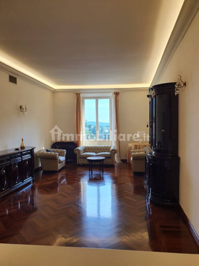 Appartamento piazza della Rocca, Centro, Vetralla