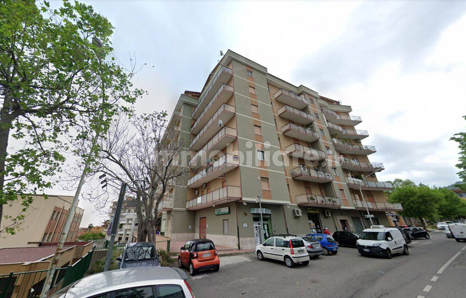 Locale commerciale in Vendita