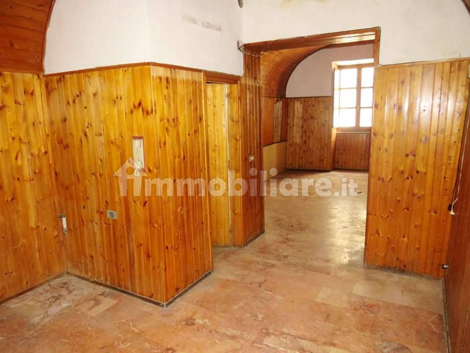 Locale commerciale in Vendita