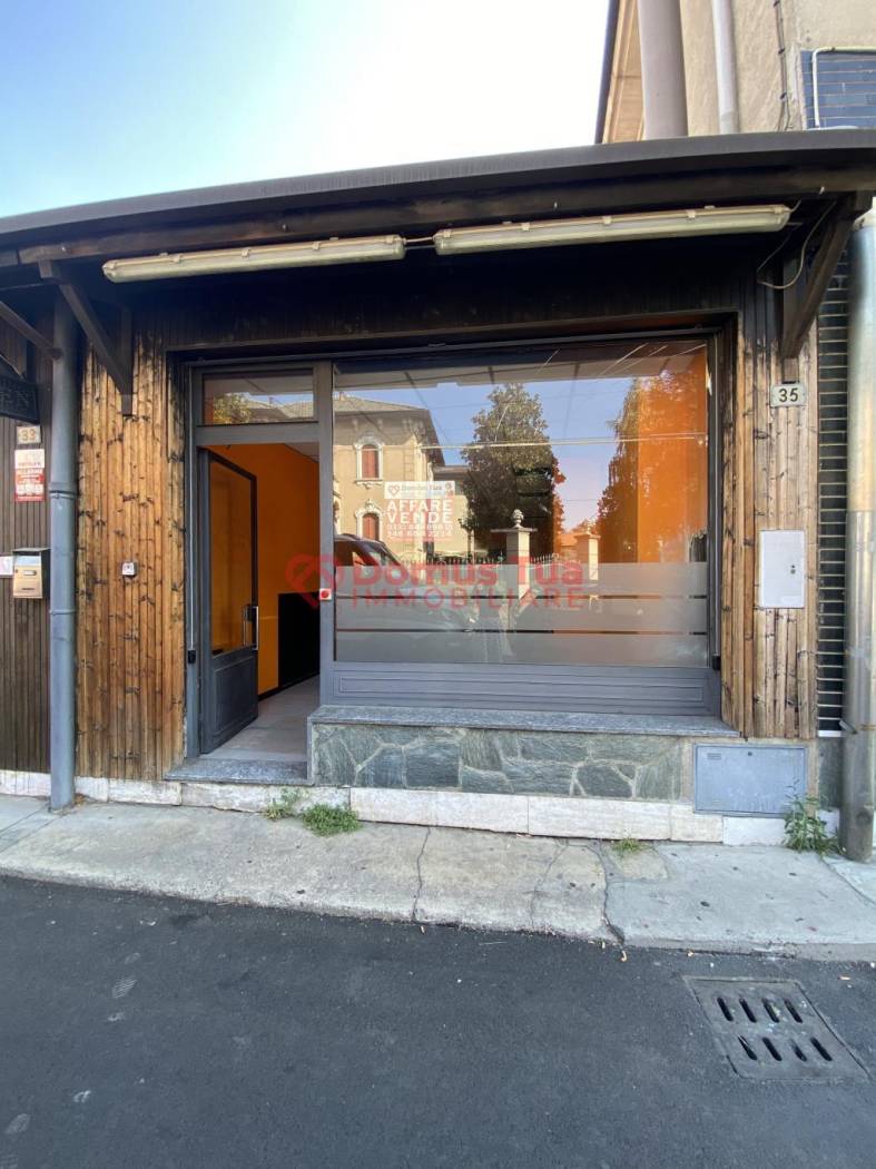 Locale commerciale in Vendita