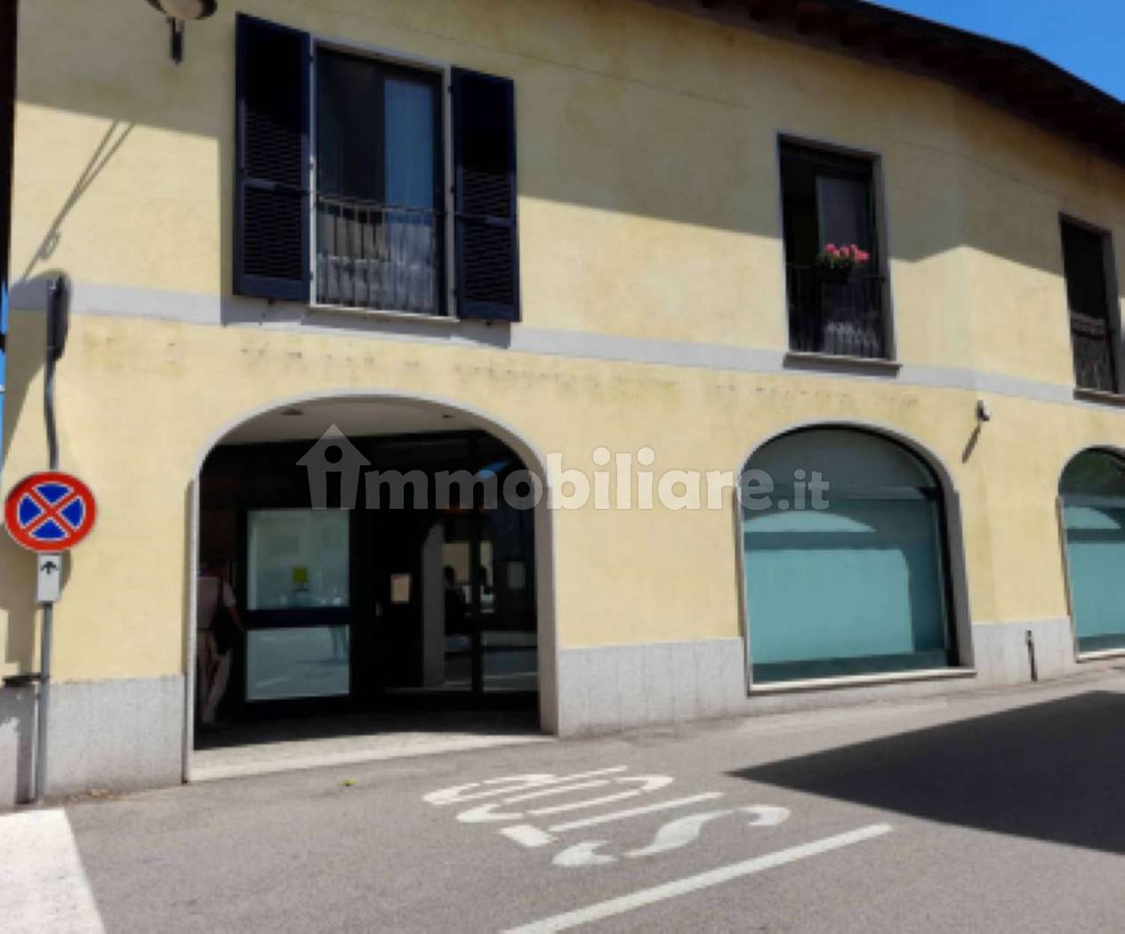Locale commerciale in Vendita