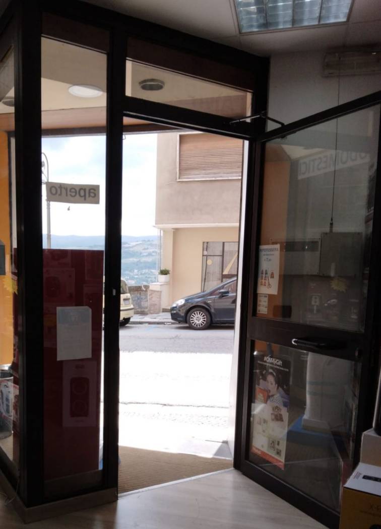 Locale commerciale in Vendita
