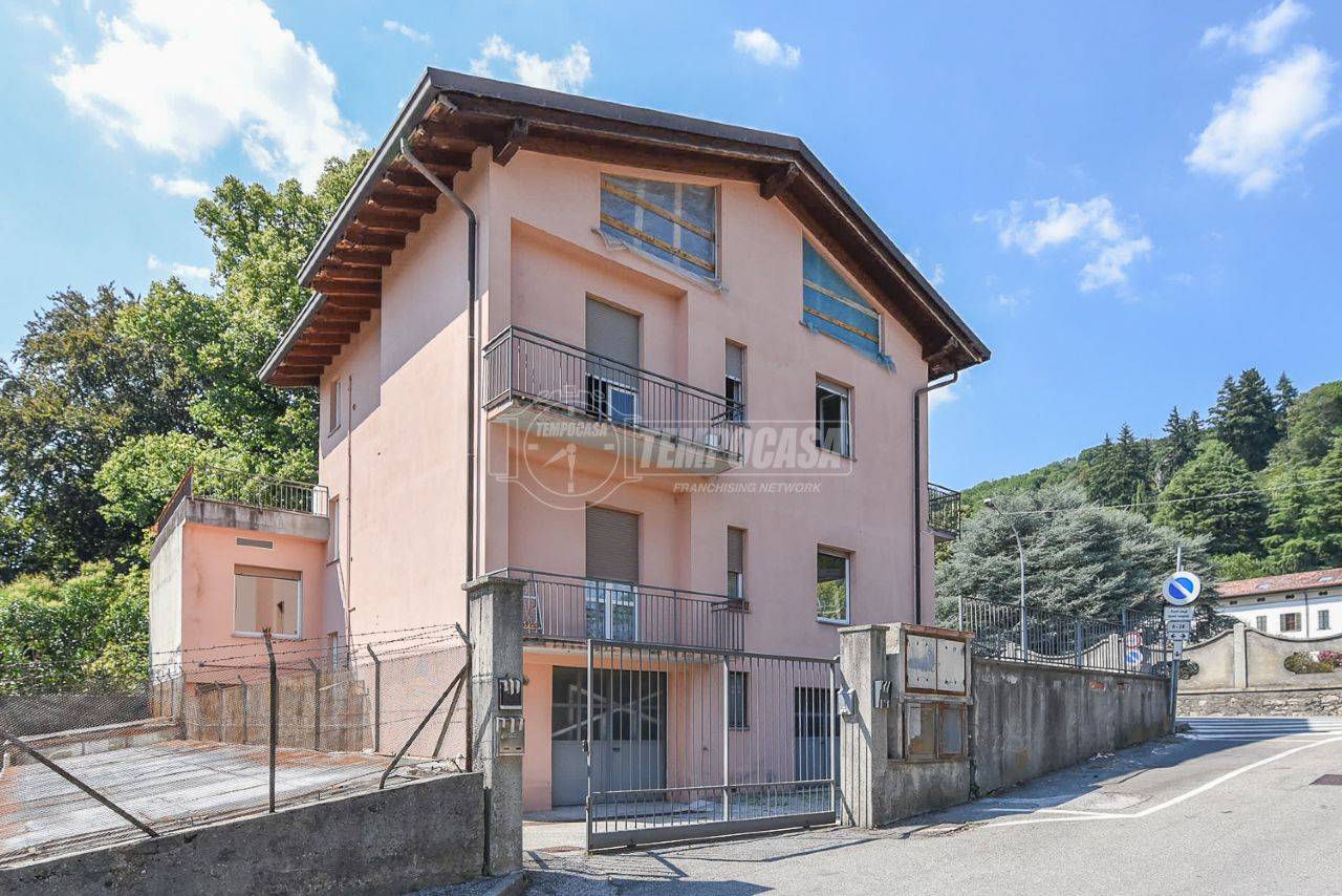 Quadrilocale via Roma 65, Albese con Cassano