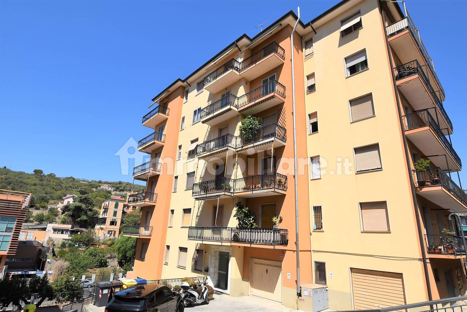 Appartamento da ristrutturare, quarto piano, Porto Maurizio, Imperia