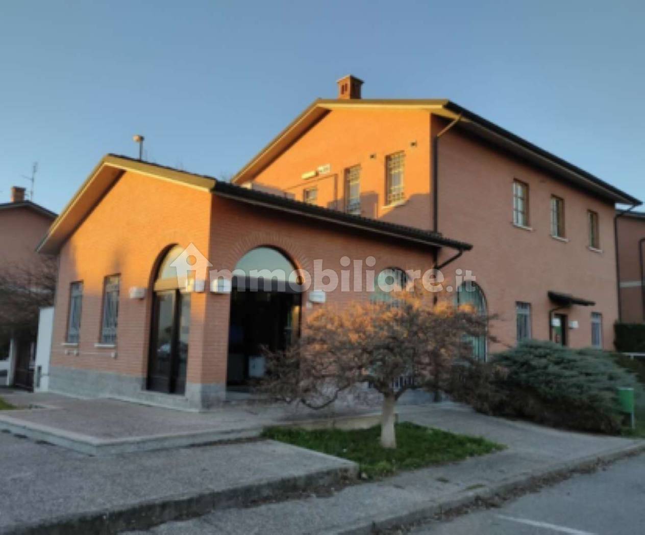 Locale commerciale in Vendita