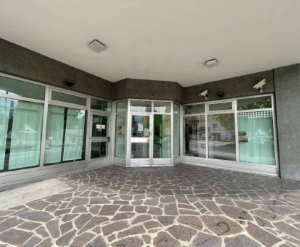 Locale commerciale in Vendita