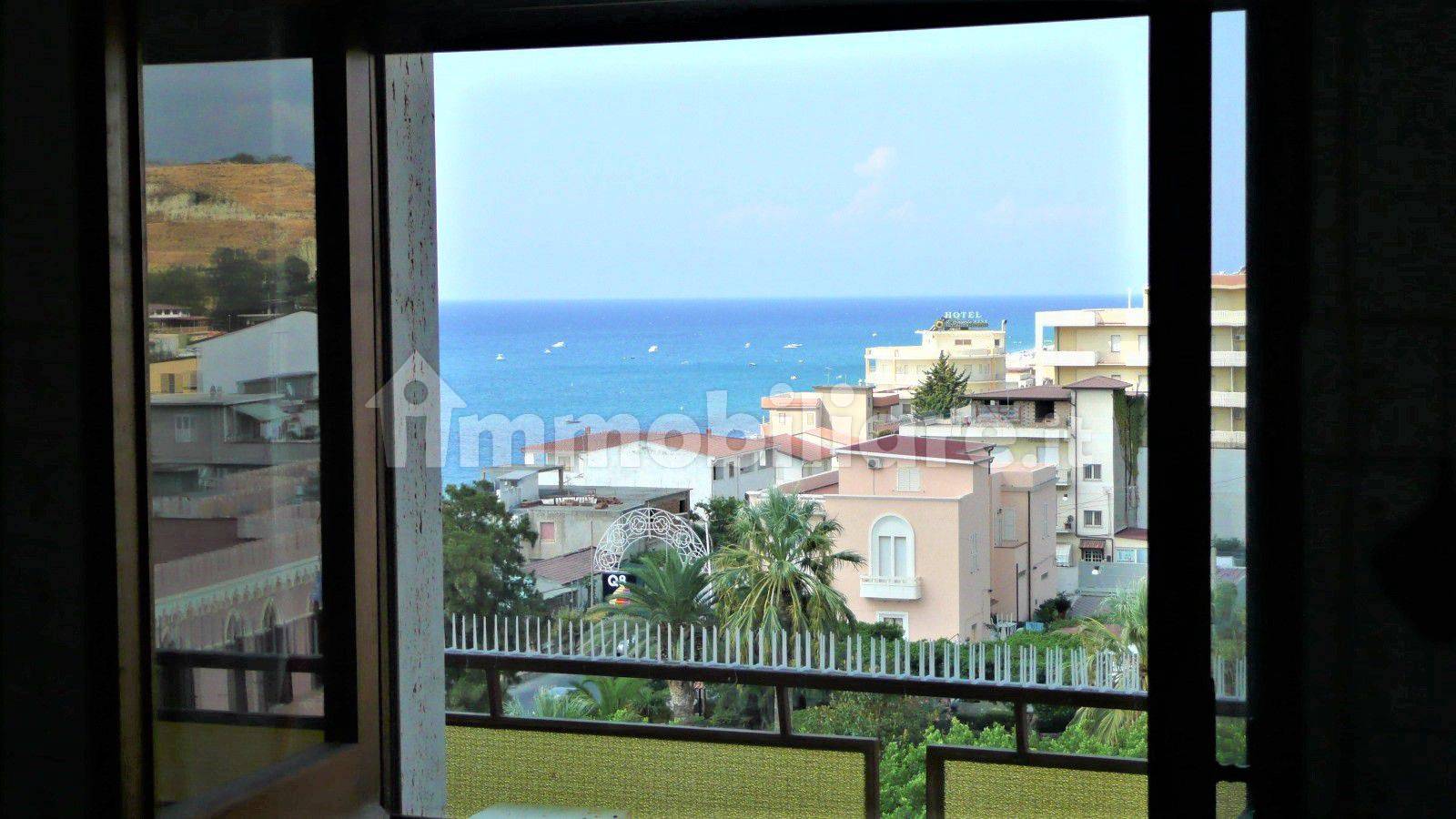 Trilocale via Maggiore Pugliatti 10, Bova Marina