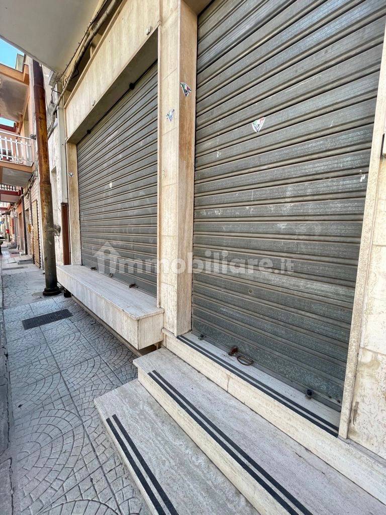 Locale commerciale in Vendita