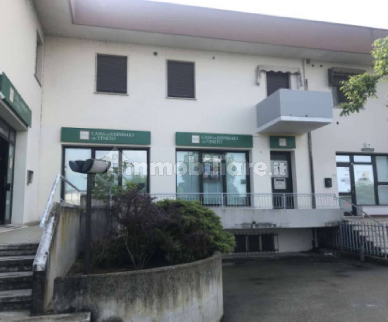 Locale commerciale in Vendita