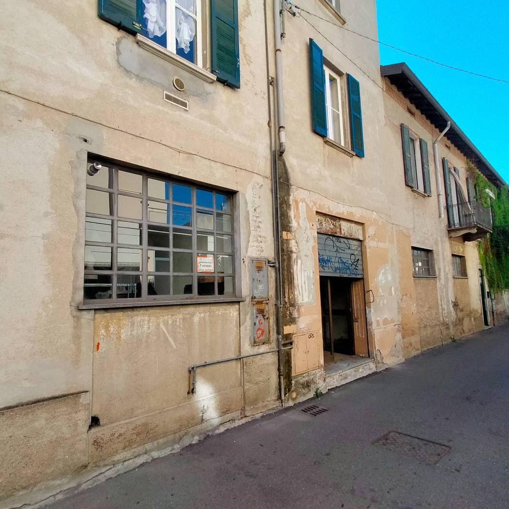 Locale commerciale in Vendita