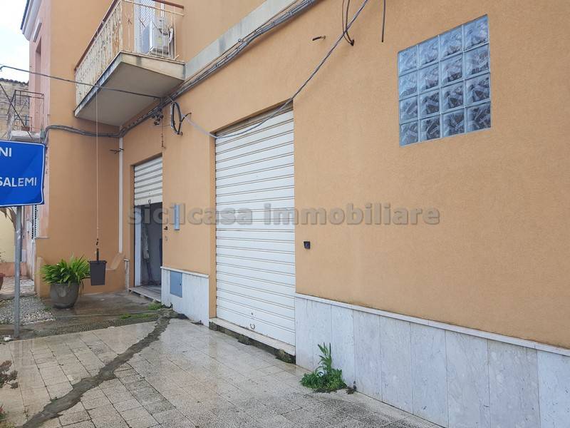 Locale commerciale in Vendita