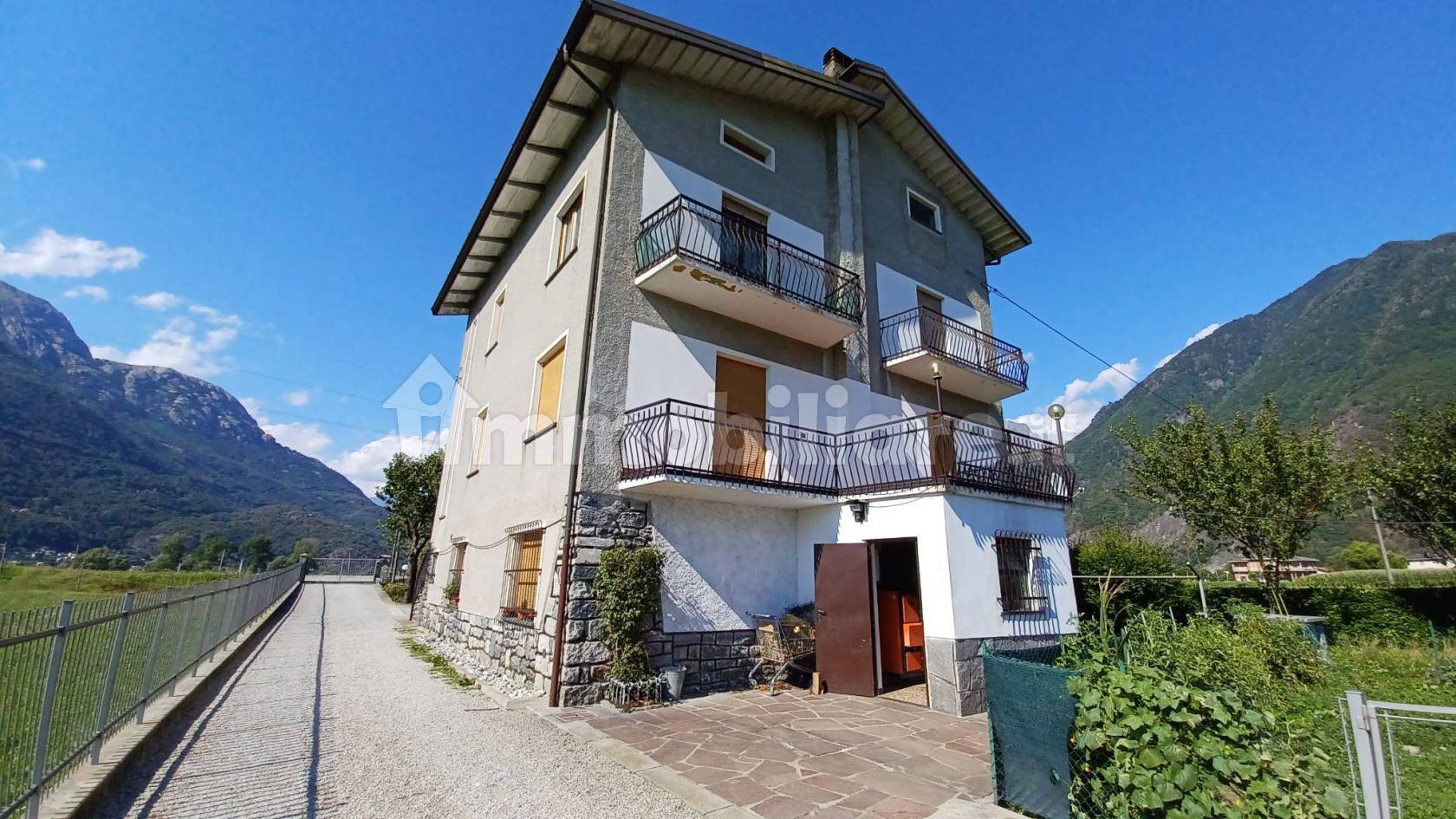 Quadrilocale via Regina 19, Centro, Dubino