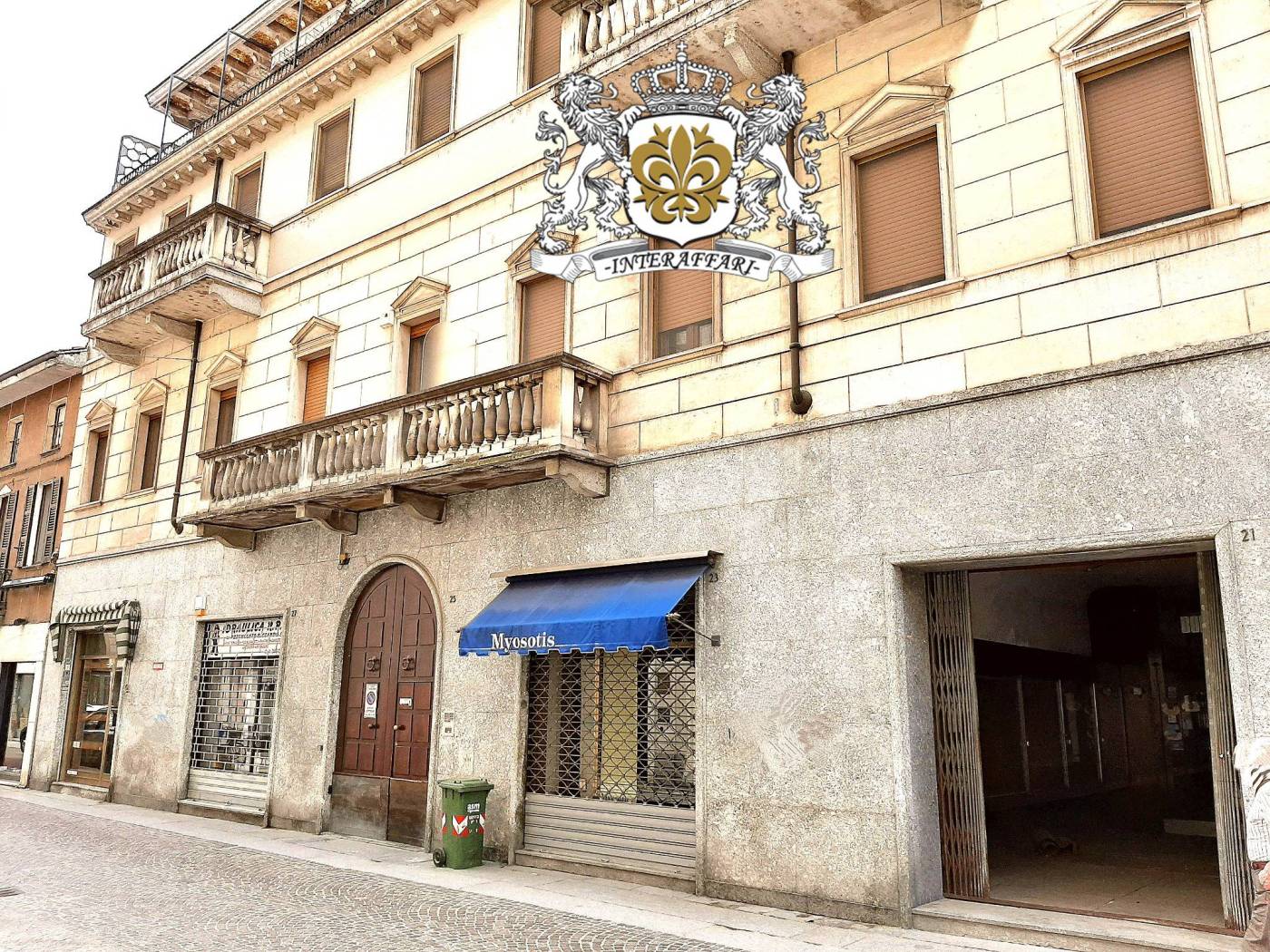 Locale commerciale in Vendita