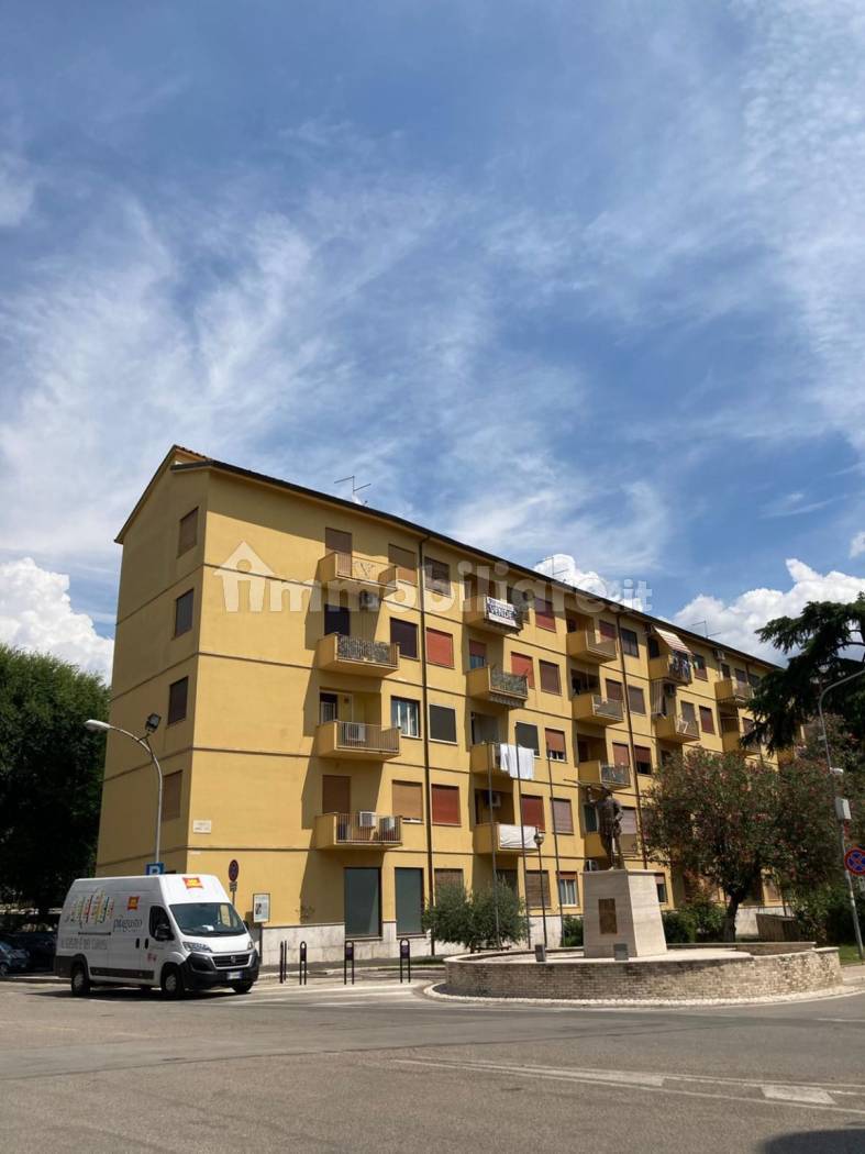 Trilocale piazza Guglielmo Marconi, Centro, Cassino