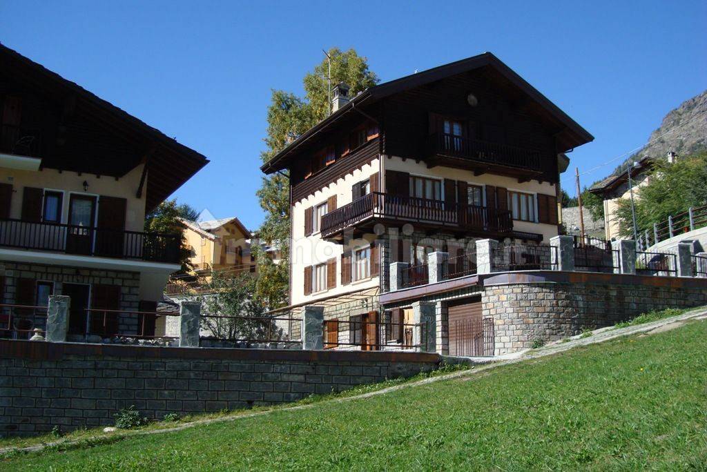 Bilocale Rue Trois Villages 33, Centro, Brusson