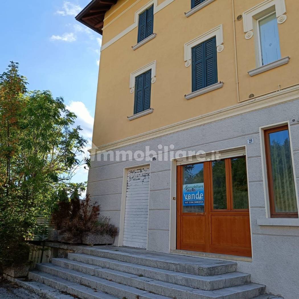 Locale commerciale in Vendita