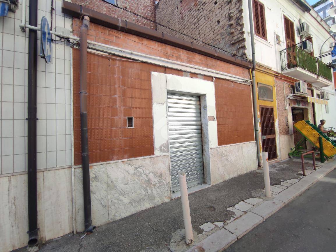 Locale commerciale in Vendita