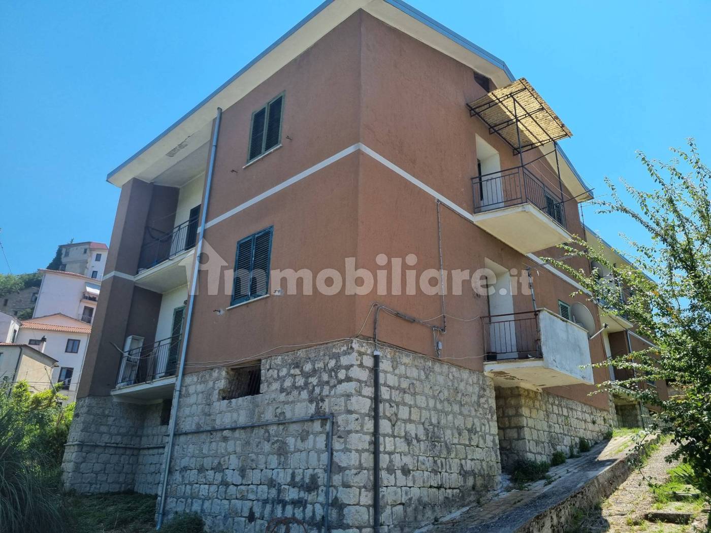 Trilocale contrada Ponte, Castelfranci