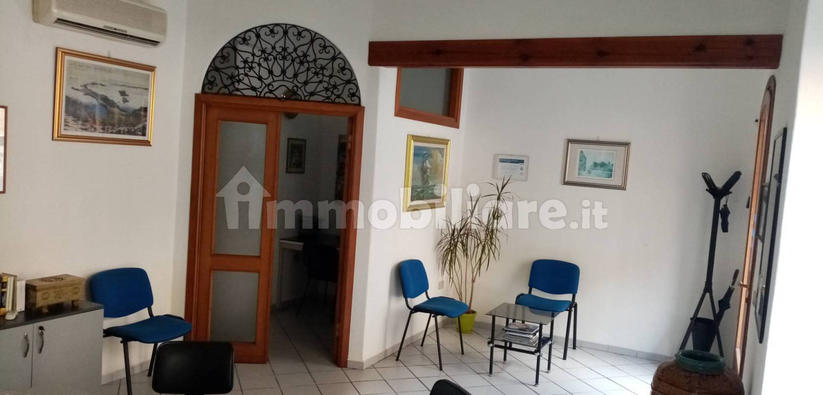 Locale commerciale in Vendita