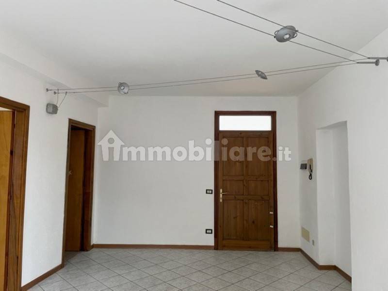 Bilocale buono stato, terzo piano, Intra Centro Storico, Verbania