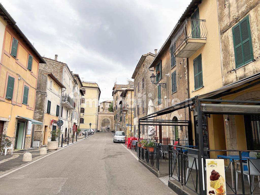 Locale commerciale in Vendita