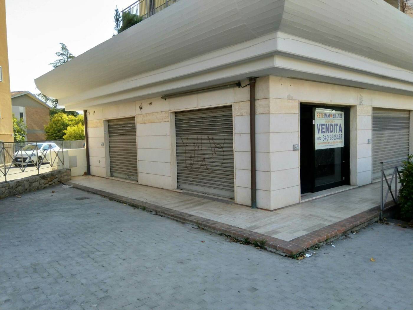 Locale commerciale in Vendita