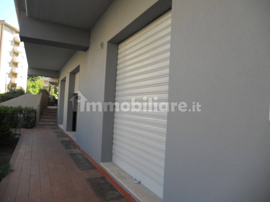 Locale commerciale in Vendita