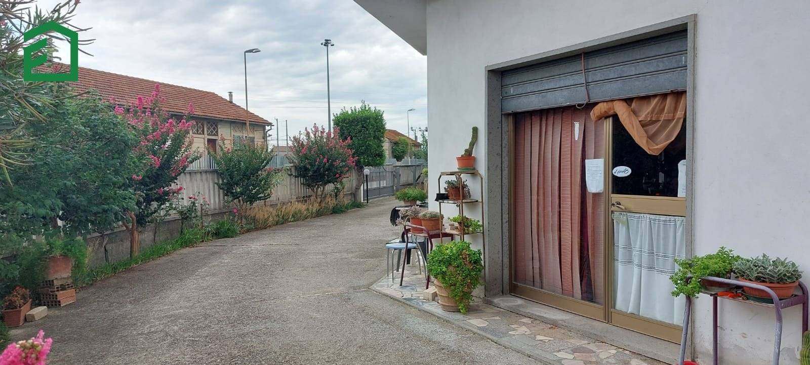 Locale commerciale in Vendita