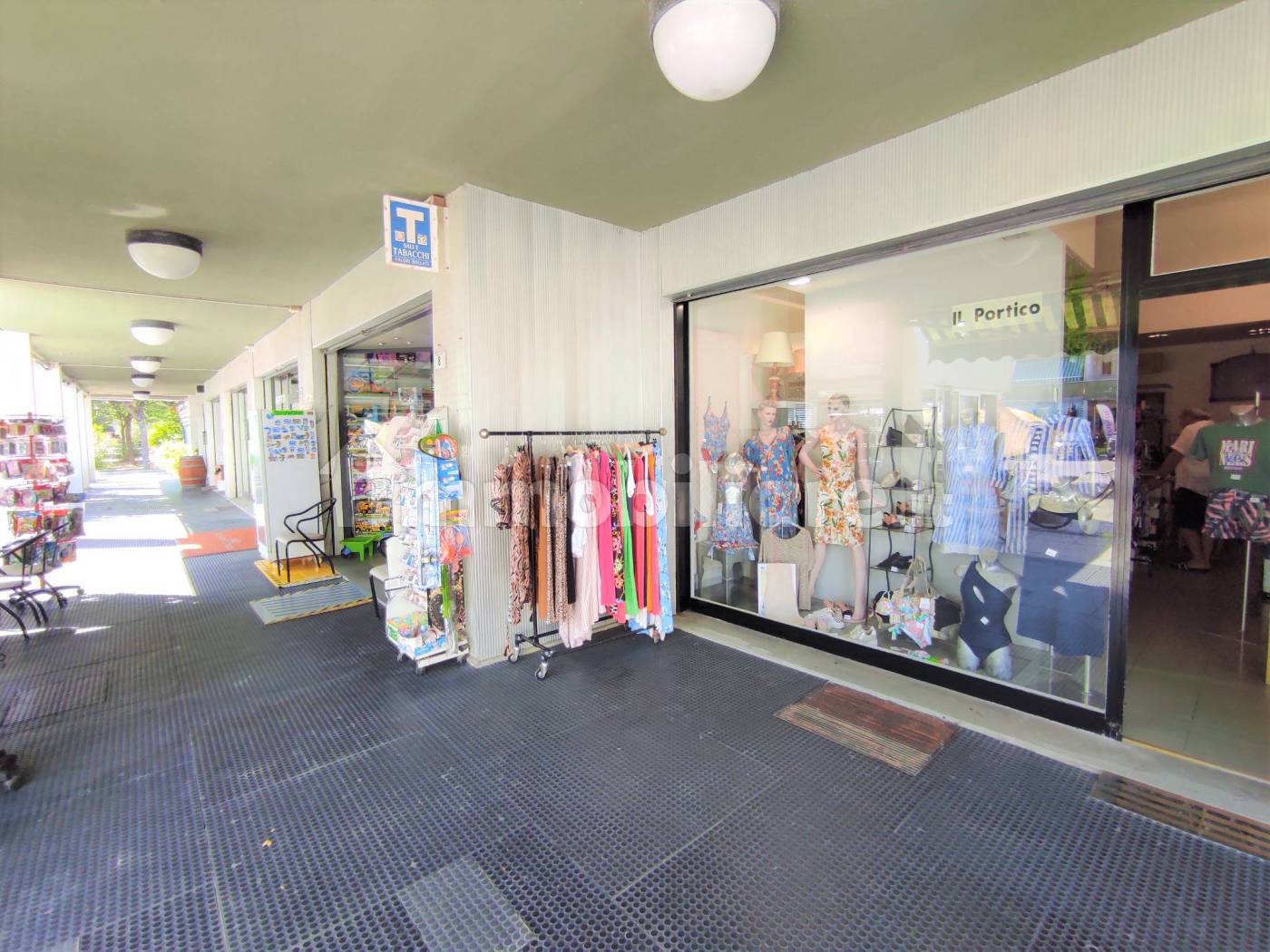 Locale commerciale in Vendita