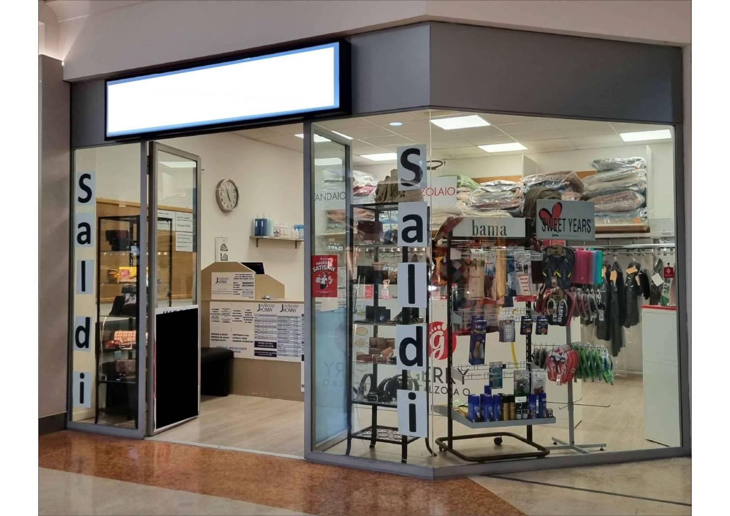 Locale commerciale in Vendita