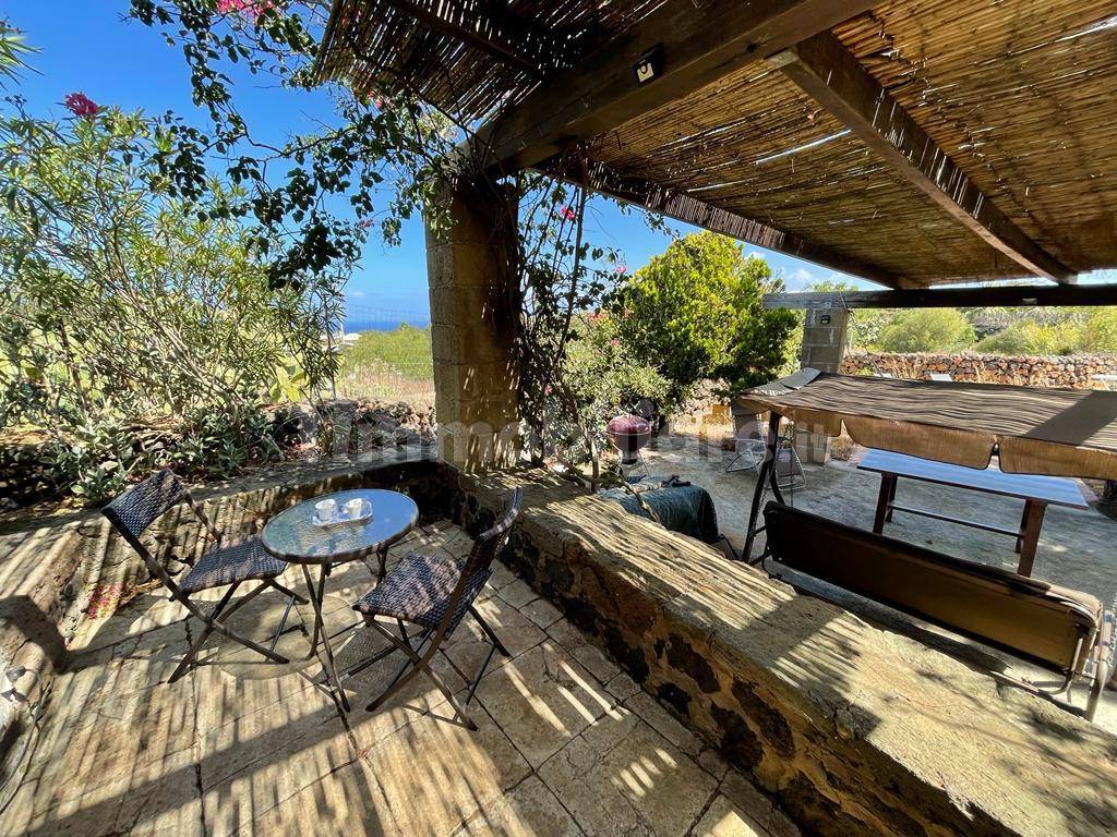 Trilocale piano terra, Centro, Pantelleria