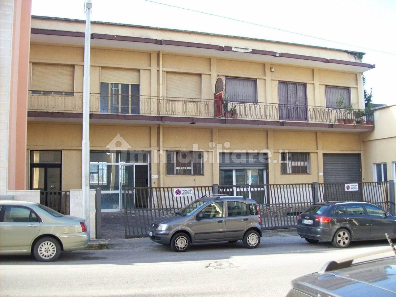 Locale commerciale in Vendita