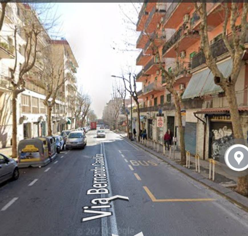 Locale commerciale in Vendita