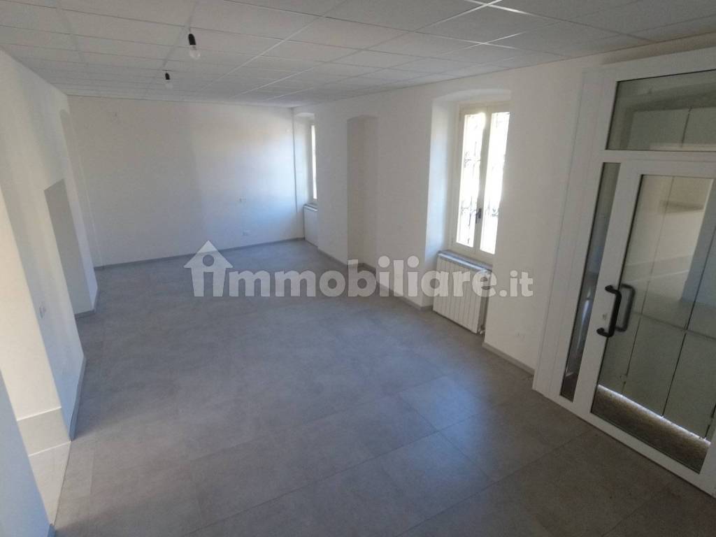 Locale commerciale via Roma 44, Gazzada Schianno, Rif. 97857890 ...