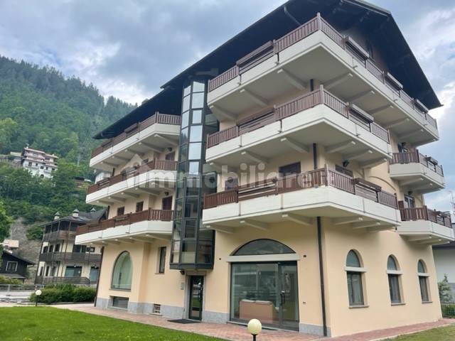 Locale commerciale in Vendita