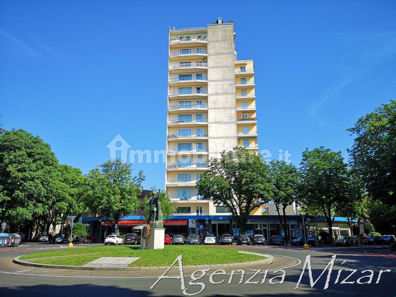 Locale commerciale in Vendita