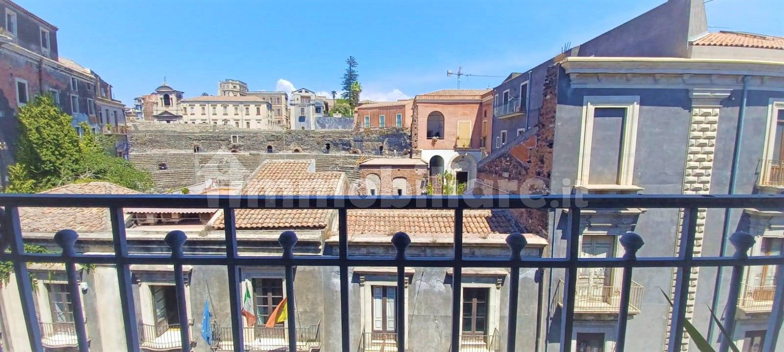 Trilocale via Vittorio Emanuele II 217, Centro Storico, Catania