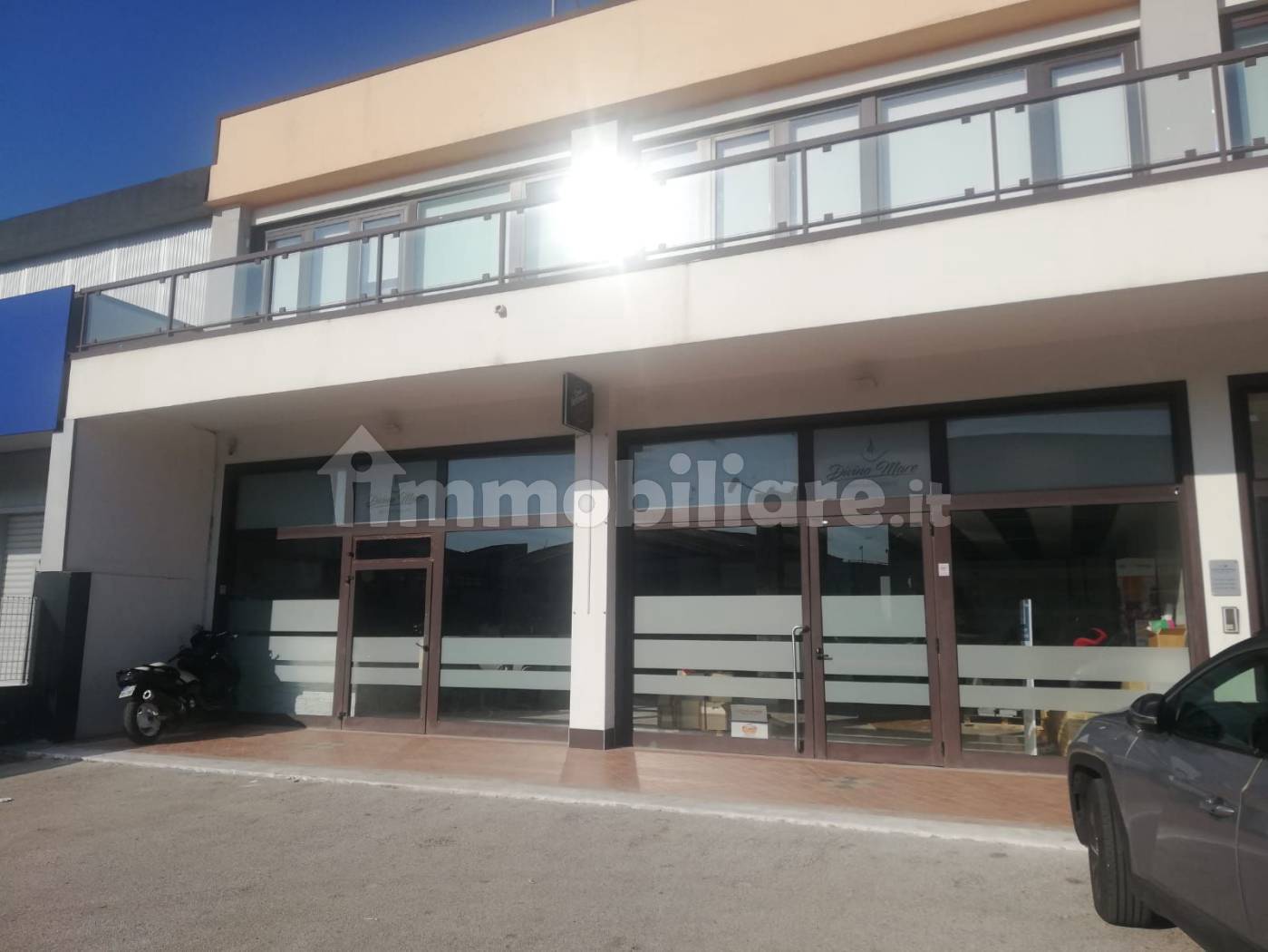 Locale commerciale in Vendita