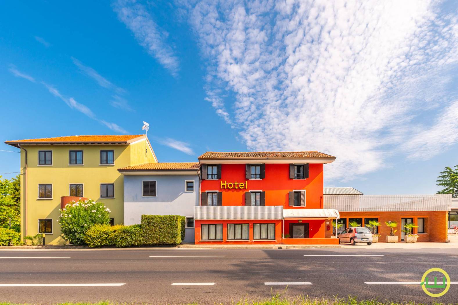 Hotel con laboratorio in Vendita