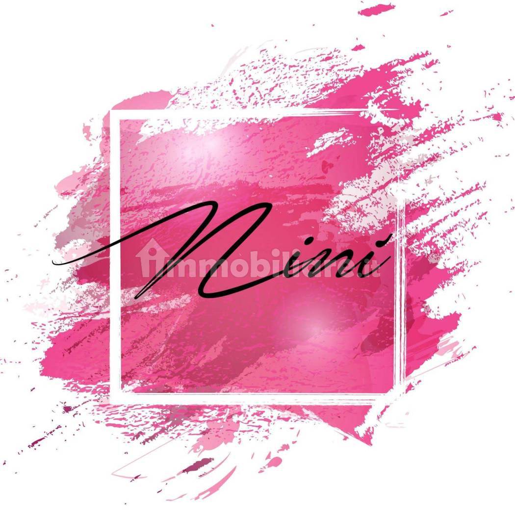 Negozio di abbigliamento in Vendita