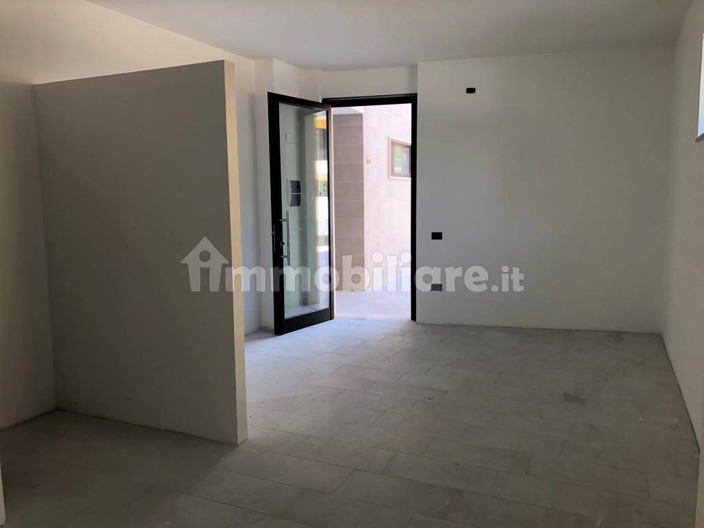 Locale commerciale in Vendita