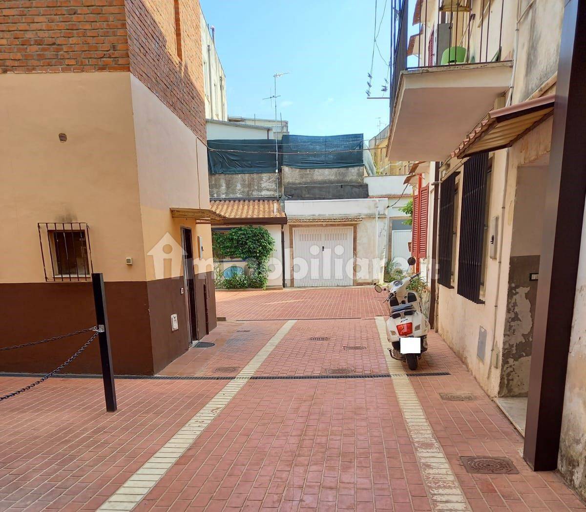 Appartamento piazza Gregorio Antonelli 6, Centro, Terracina