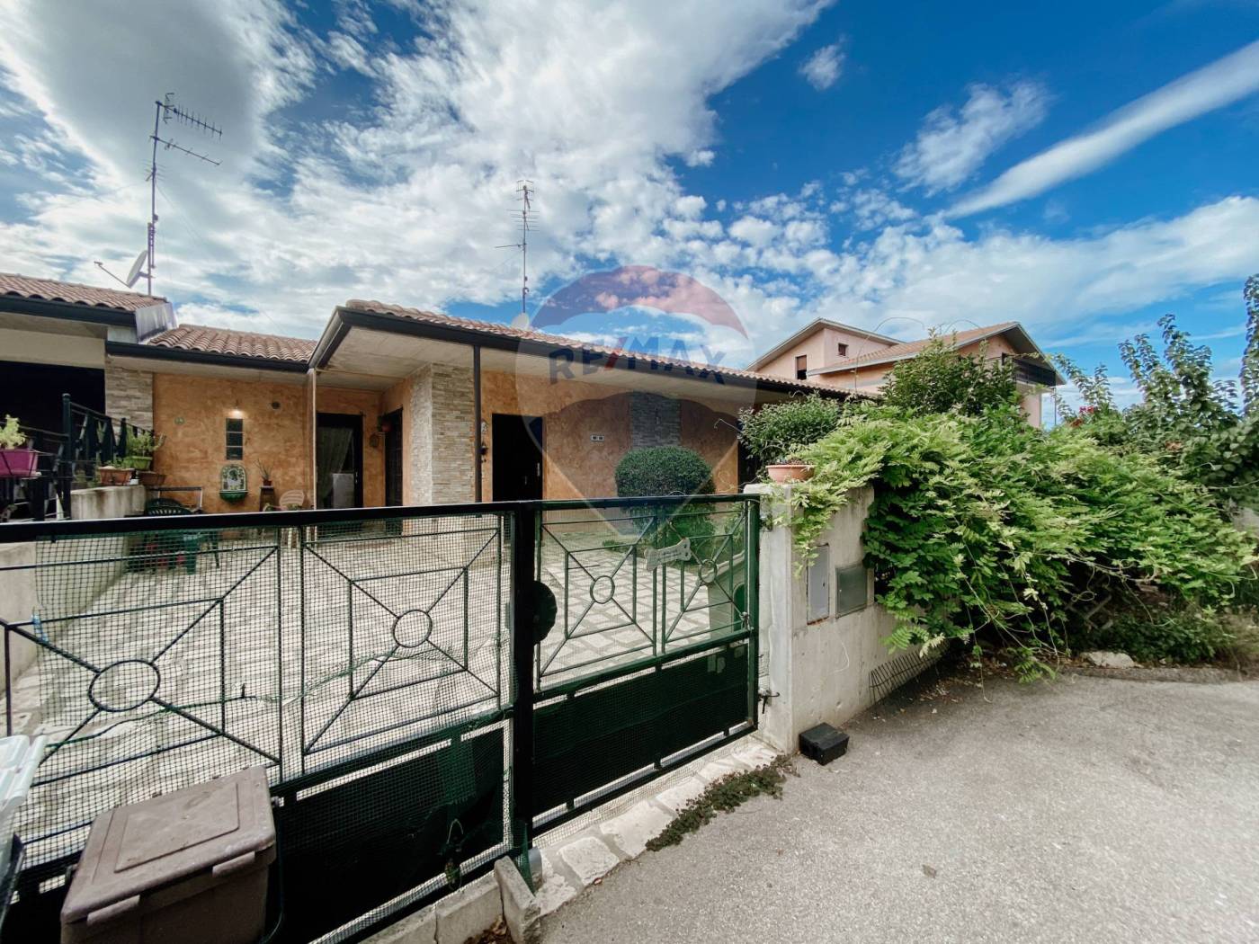Villa unifamiliare via Papa Giovanni Paolo II 35, Villa Romagnoli, Mozzagrogna