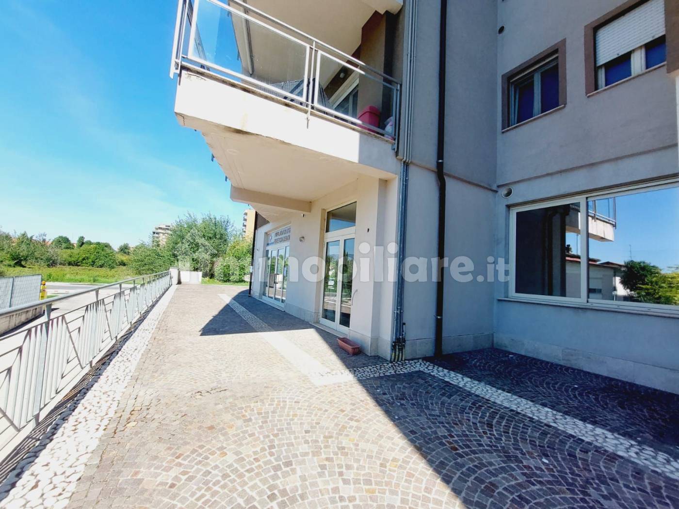 Locale commerciale in Vendita