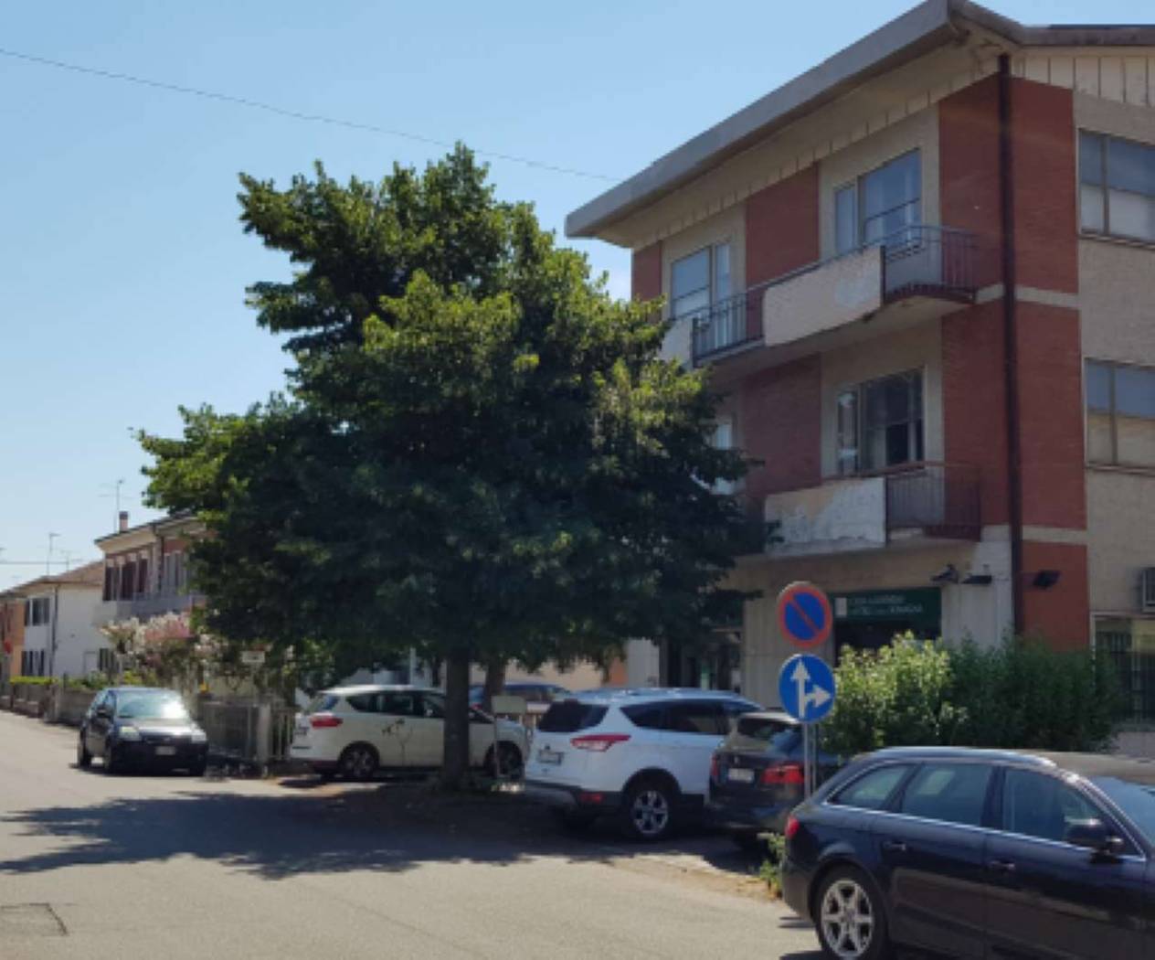 Locale commerciale in Vendita