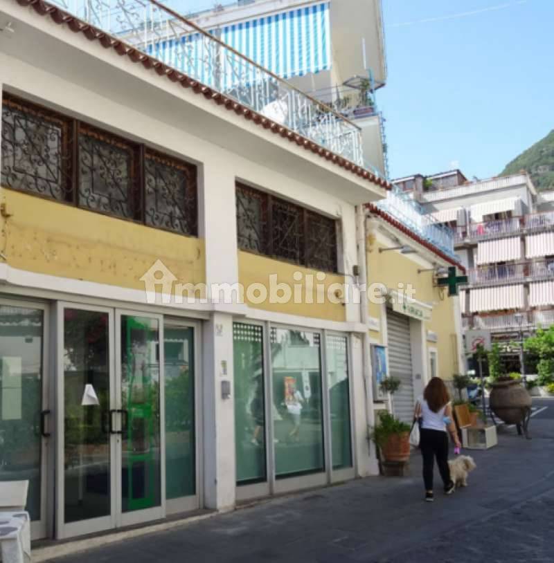 Locale commerciale in Vendita