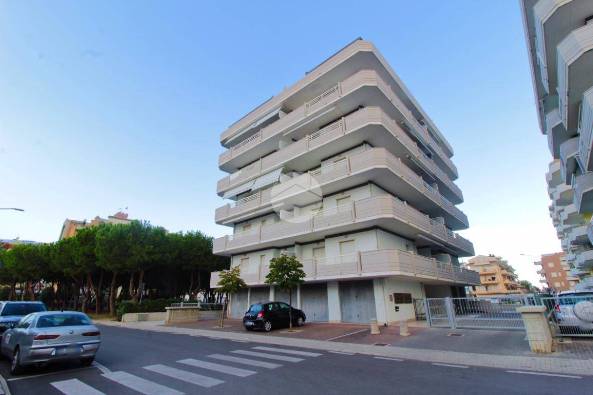 Trilocale via Giorgio la Pira 8, Lungomare Marconi, Alba Adriatica